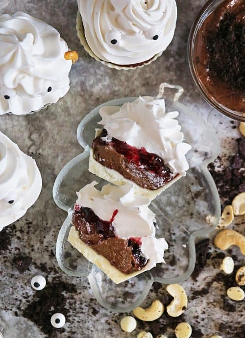 No-bake Ghost Cups with Chocolate Pudding - Savory Spin