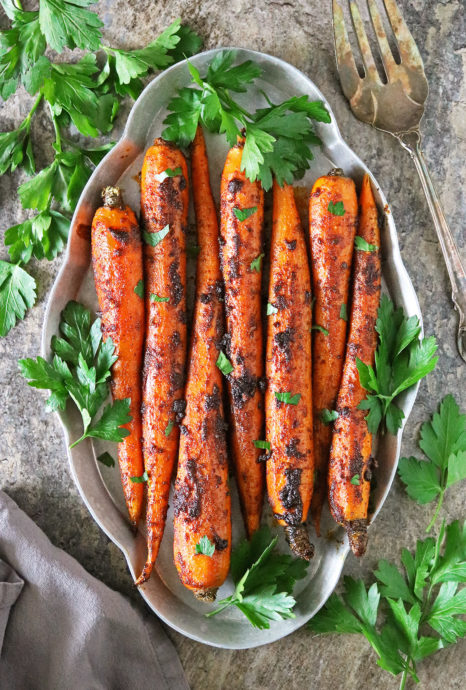 Easy Oven Roasted Carrots with only 5 ingredients - Savory Spin
