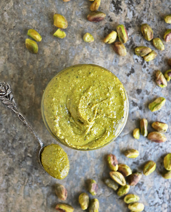 2-ingredient Pistachio Butter Recipe (Homemade)